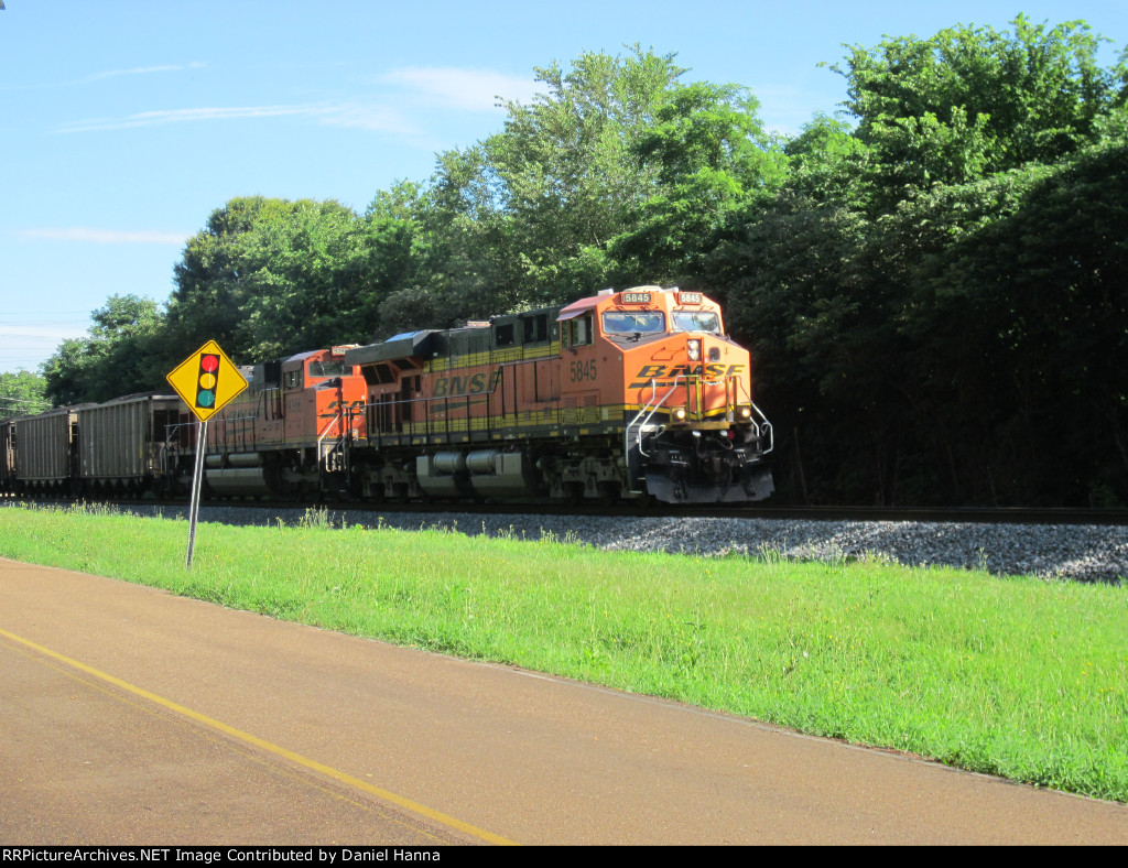 BNSF 5845 leads NS 732